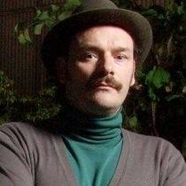 Howard Moon (The Mighty Boosh) | Free Chat with AI Bot