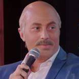 Dr. Phil (Adam Ray) | Free Chat with AI Bot