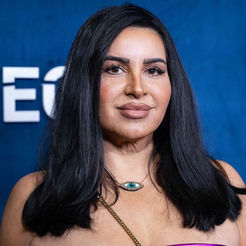 Mercedes Javid | Converse Grátis com Bot de IA